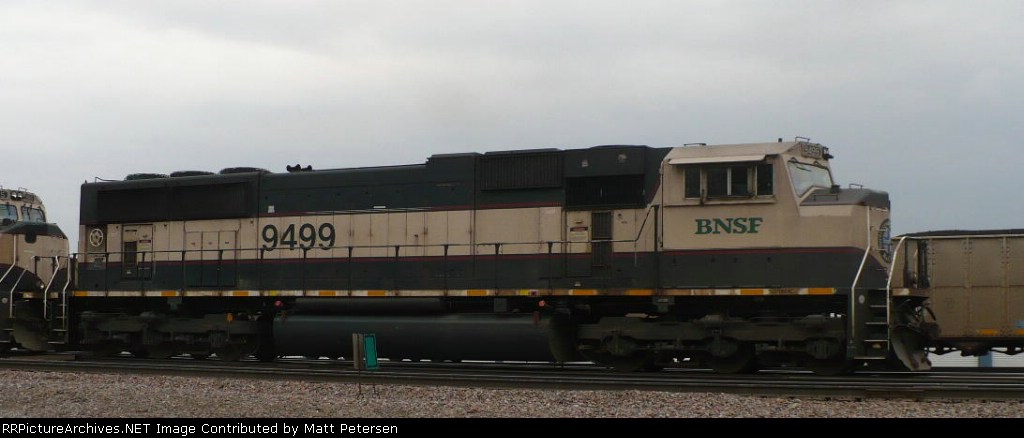 BNSF 9499